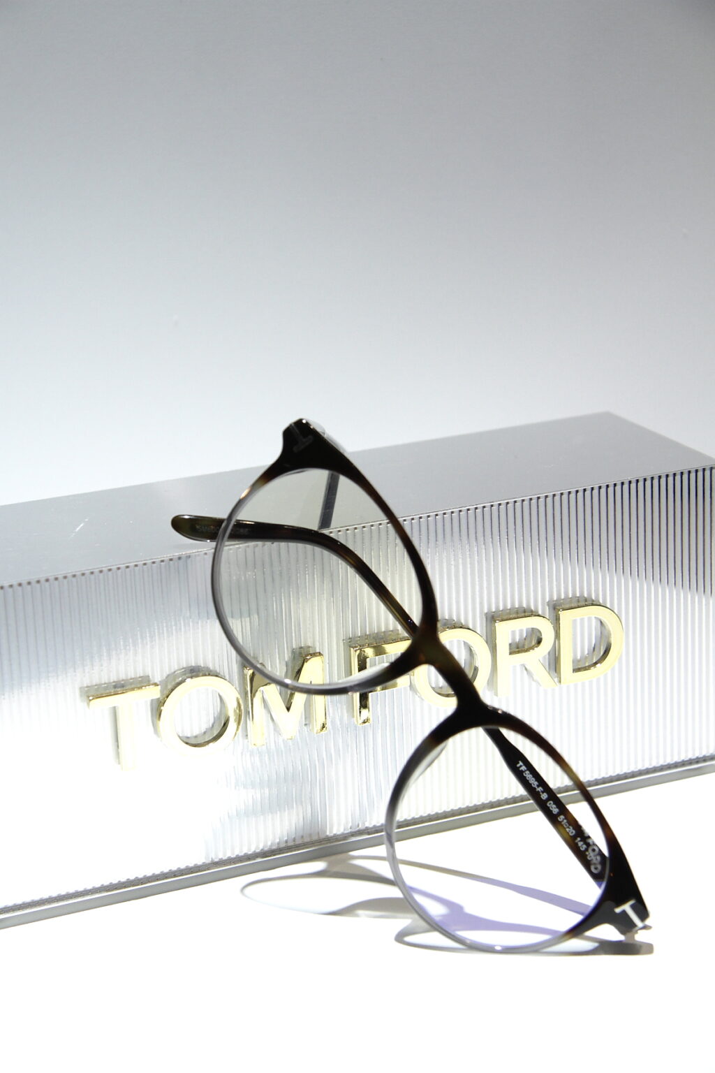 TOM FORD ツートンカラー TF-5695 | 札幌ブランドメガネセレクトショップ