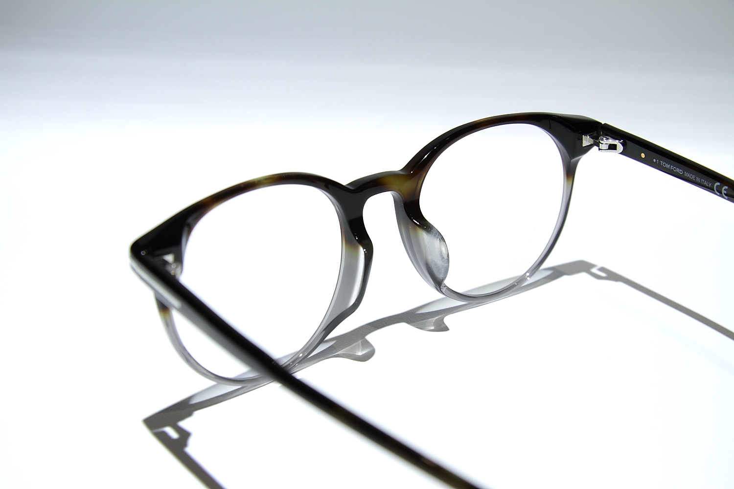 TOM FORD ツートンカラー TF-5695 | 札幌ブランドメガネセレクトショップ